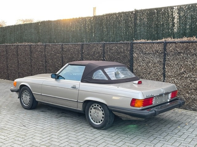 Mercedes 560 SL R107 Roadster SMOKE SILVER METALLIC (702O) +MB Data ...