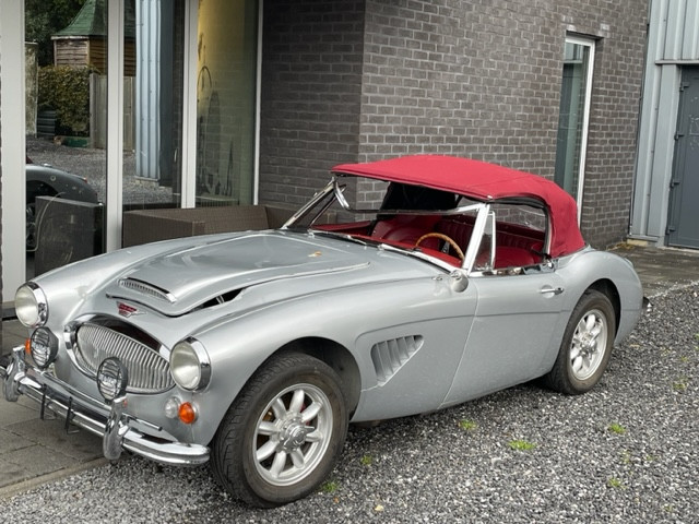 Austin Healey 3000 MK3 BJ8 Roadster ,In a beautiful color combination ...
